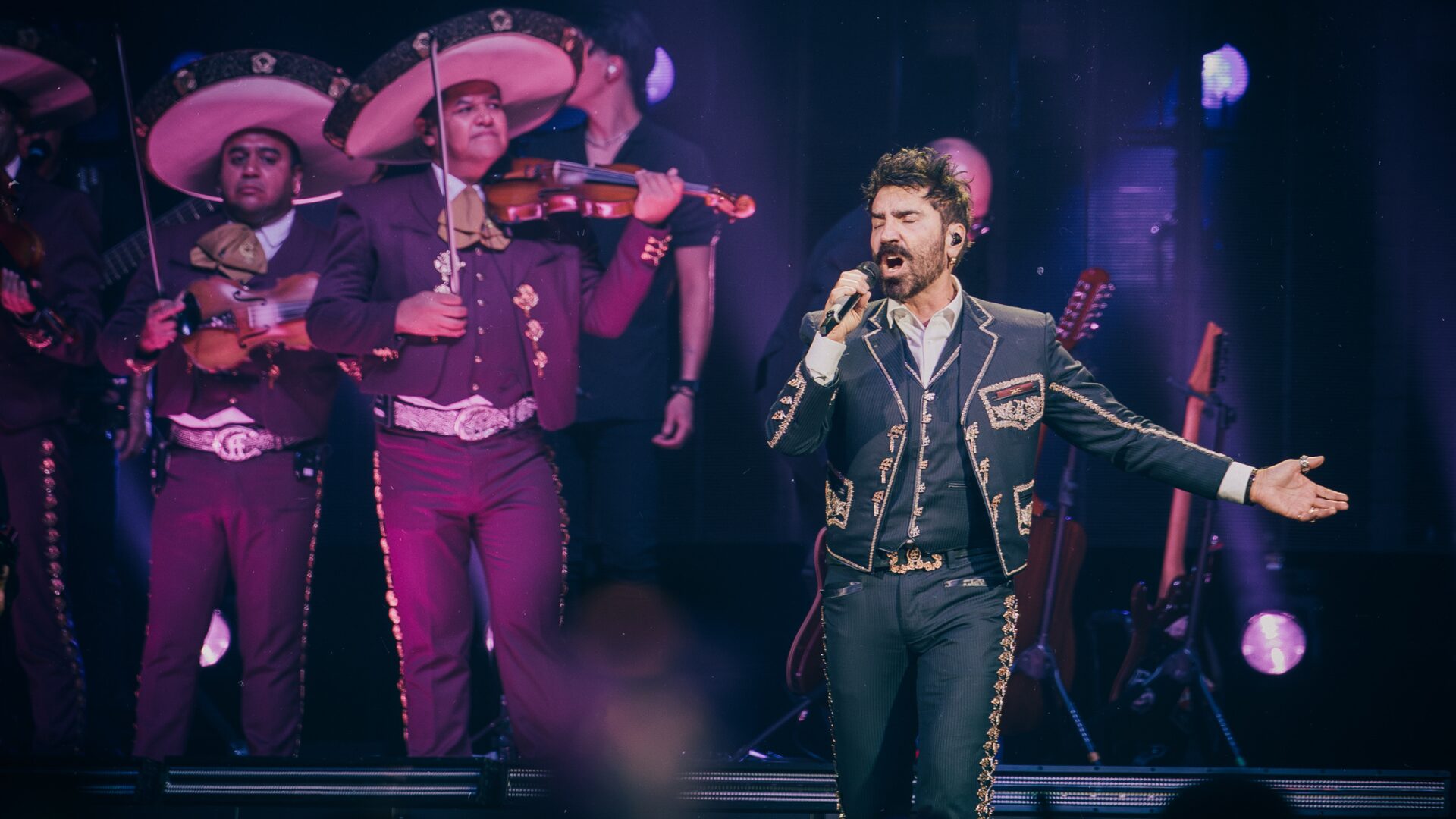ALEJANDRO FERNÁNDEZ – DE REY A REY US TOUR (A TRIBUTE TO VICENTE ...